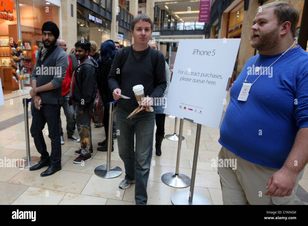 Mobile mobile phone shop cambridge hi-res stock photography and images ...