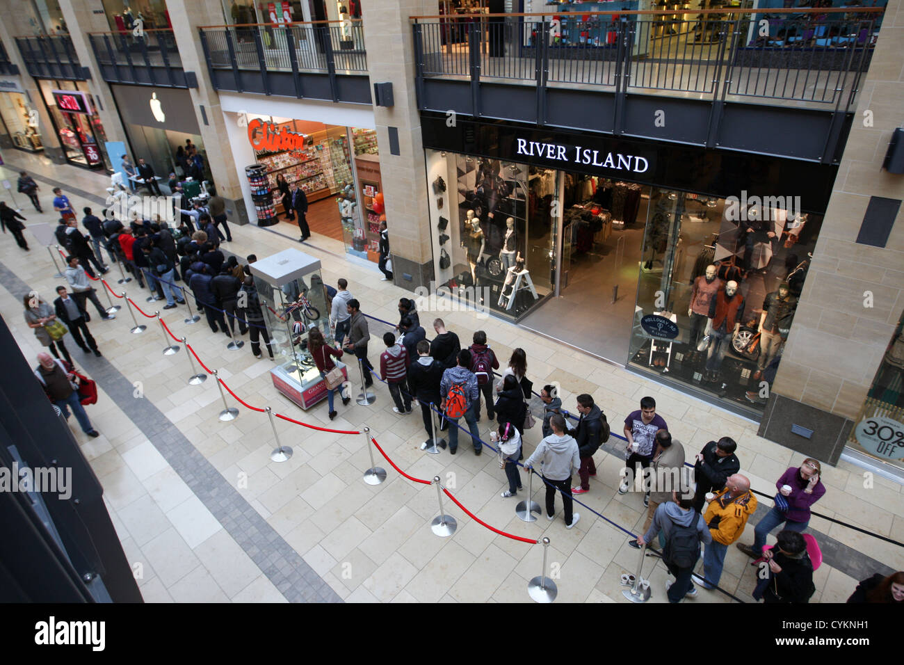 Queue shop hi-res stock photography and images - Alamy