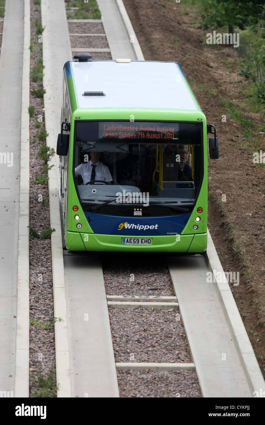 GUIDED BUSWAY IN CAMBRIDGE,ENGLAND Stock Photo - Alamy