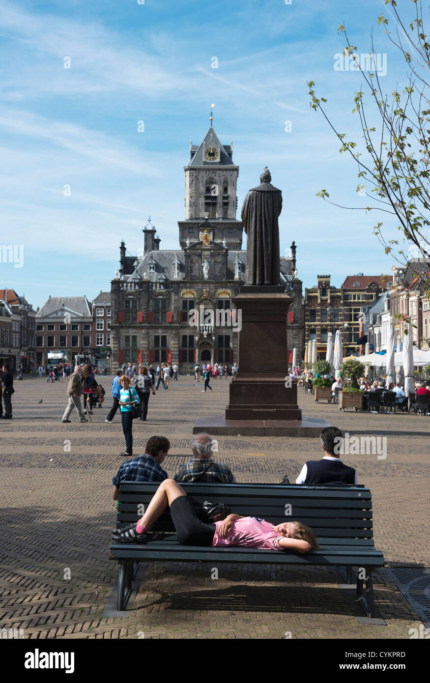 Delft market square hi-res stock photography and images - Alamy