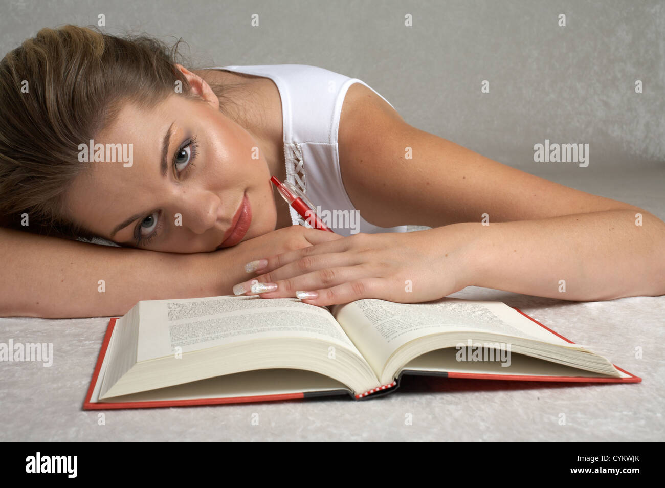 pretty girl studying Stock Photo - Alamy