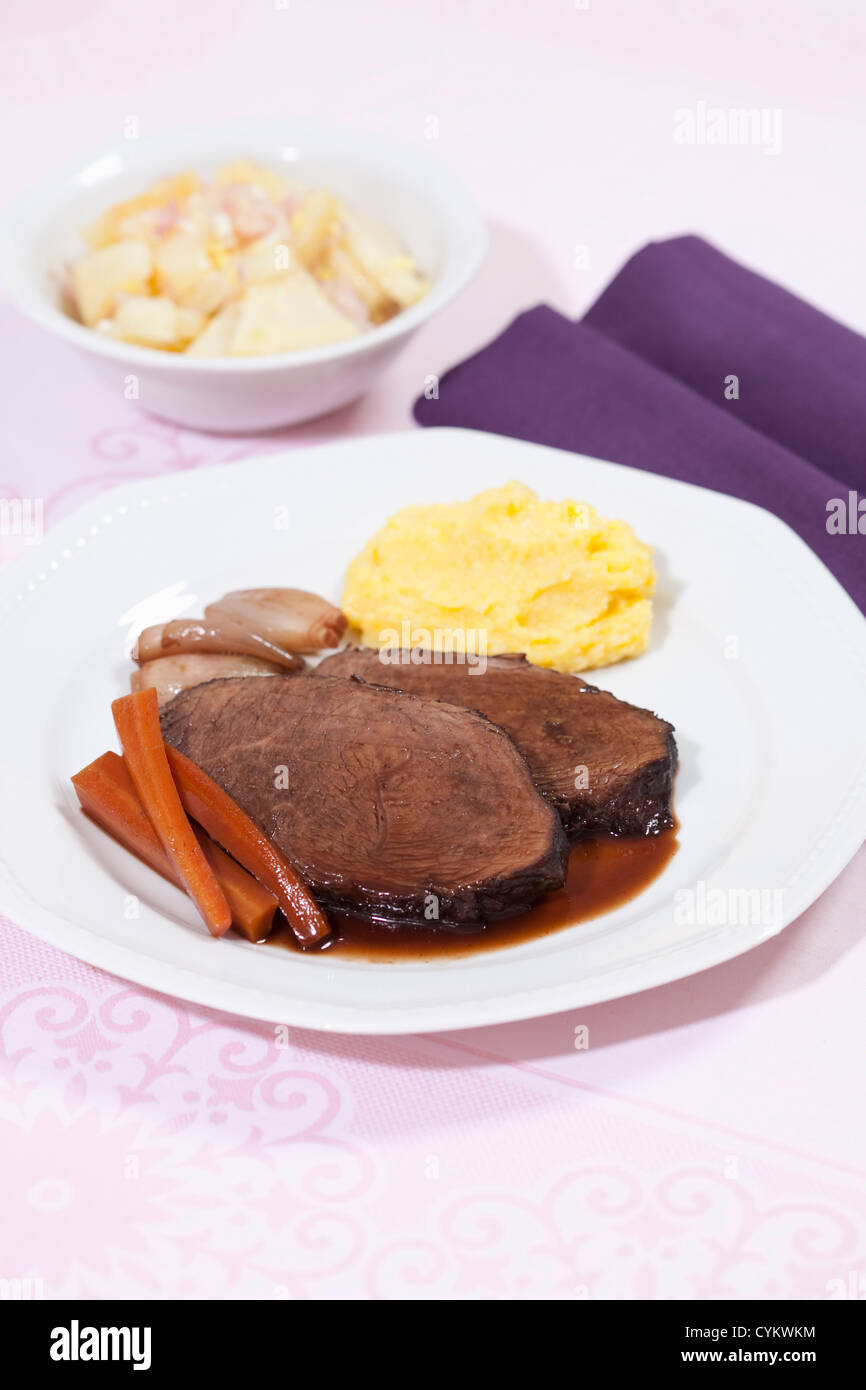 Plate of beef hi-res stock photography and images - Alamy