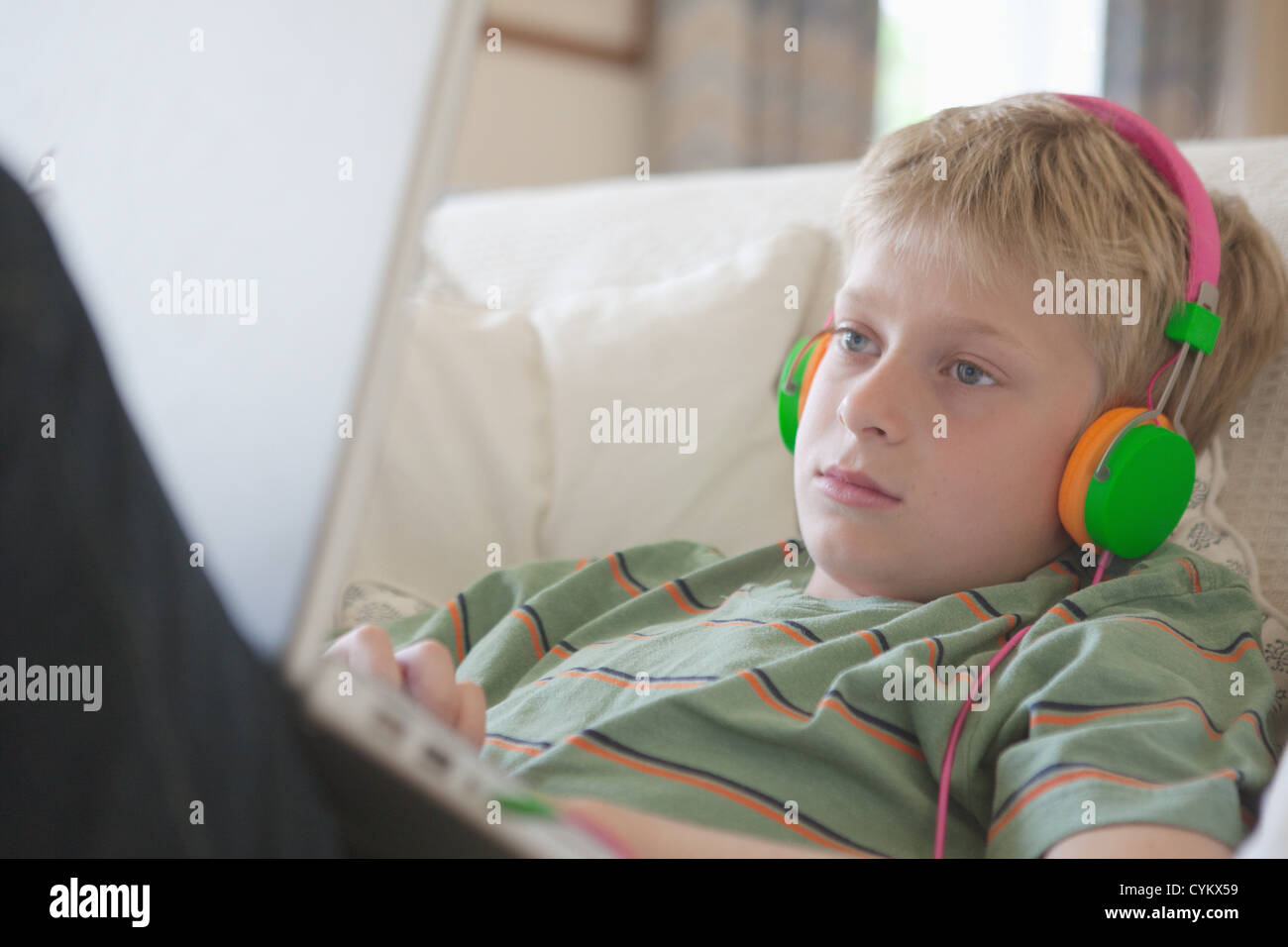 Children connecting hi-res stock photography and images - Alamy