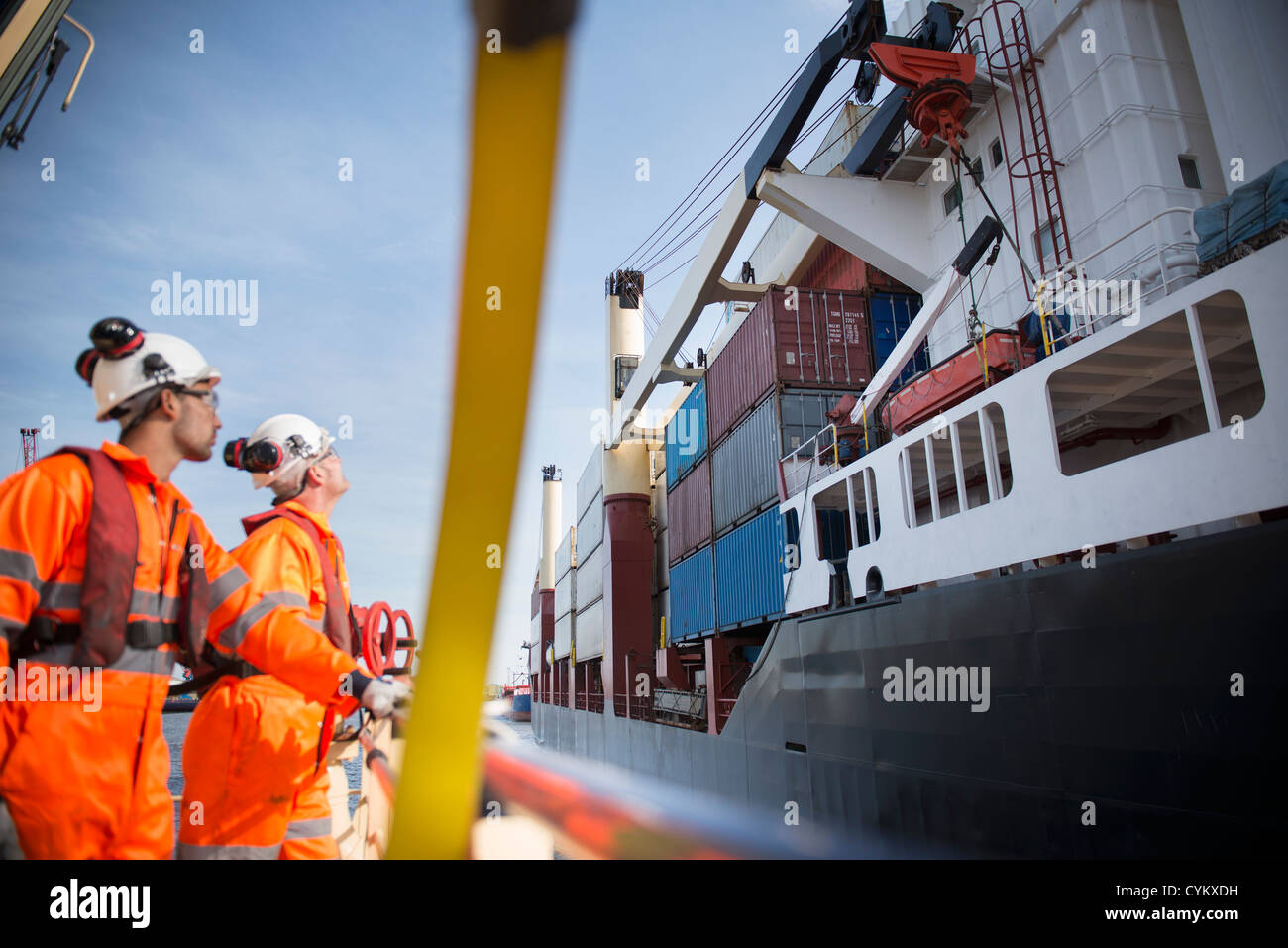 Container ship with tug hi-res stock photography and images - Alamy