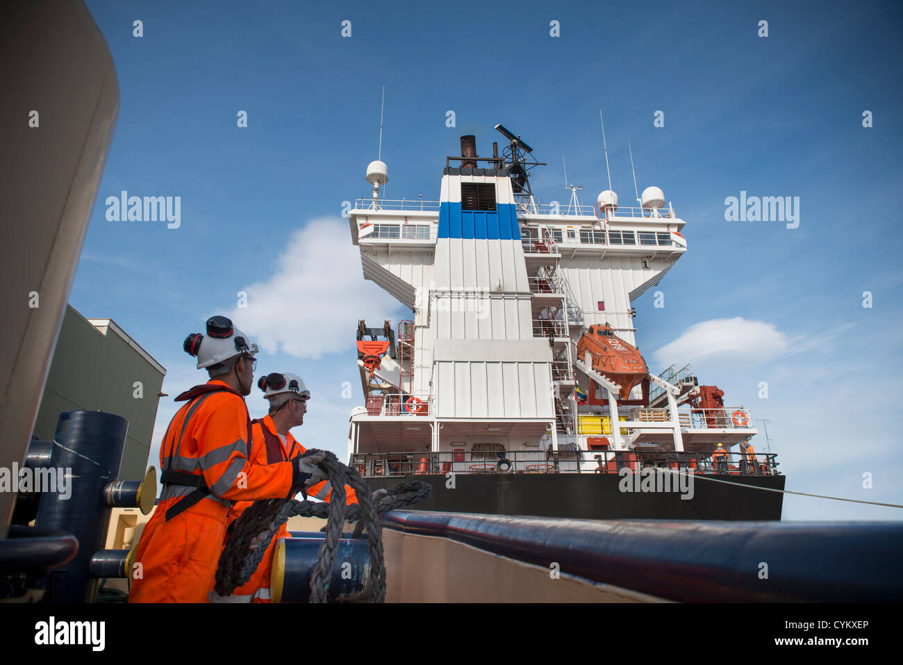 Tugging boat hi-res stock photography and images - Alamy
