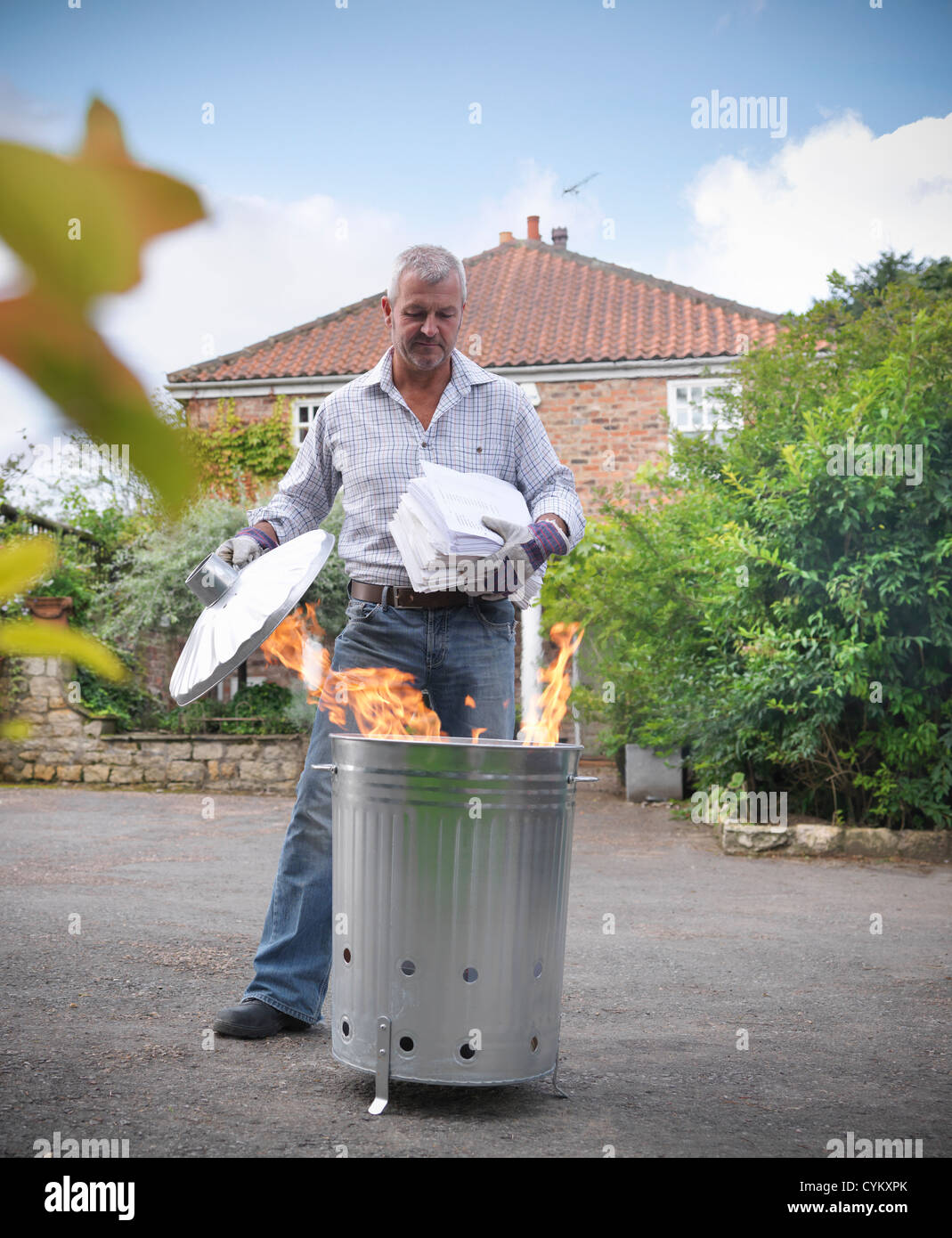 Burning private paperwork hi-res stock photography and images - Alamy Burning private paperwork hi-res stock photography and images - Alamy