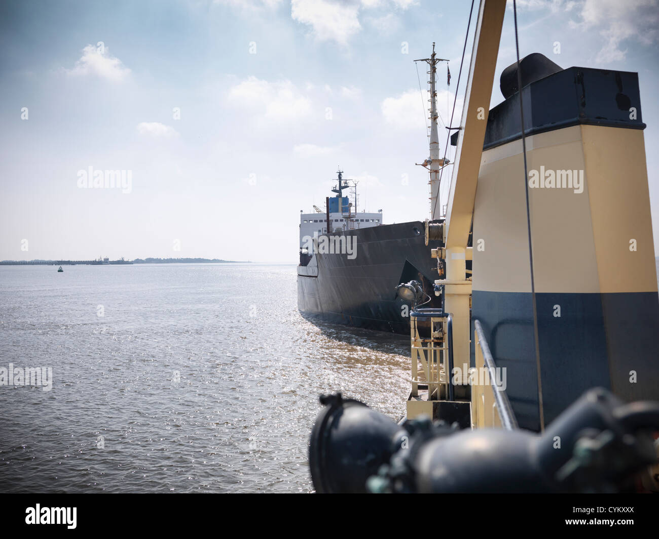 Tugging boat hi-res stock photography and images - Alamy