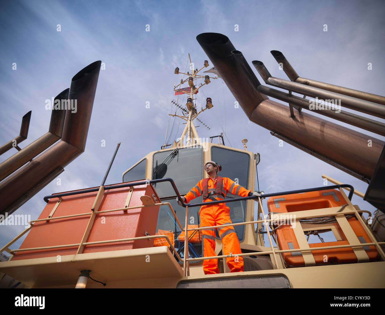 Men working ships bridge hi-res stock photography and images - Alamy