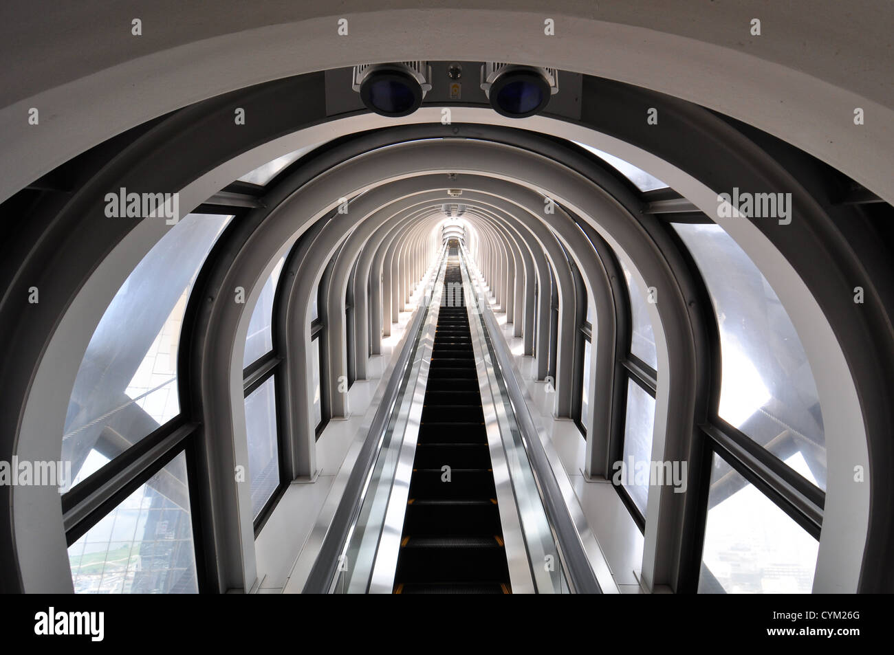 Escalator sky bulding hi-res stock photography and images - Alamy