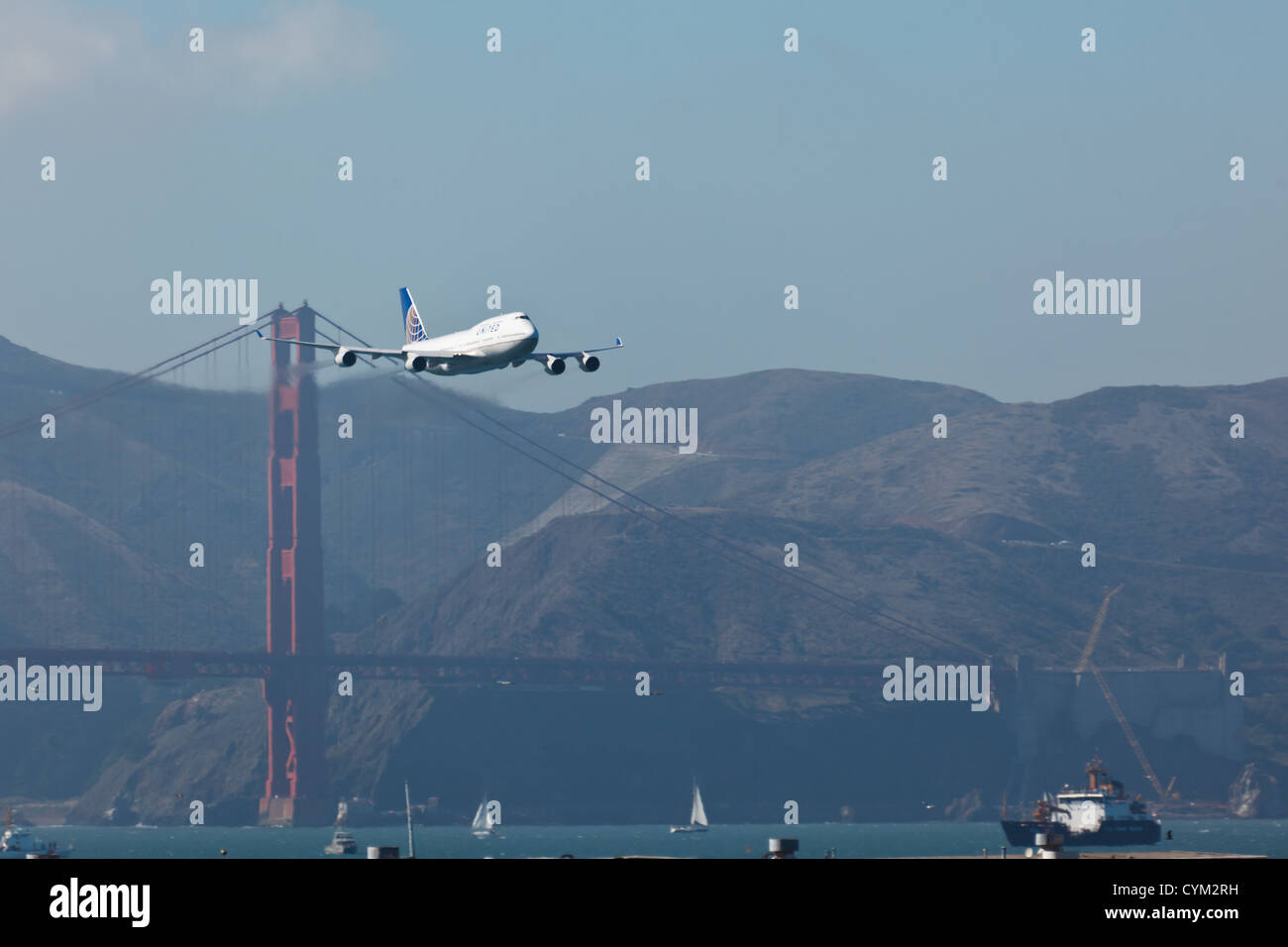 Jet bridge plane hi-res stock photography and images - Alamy