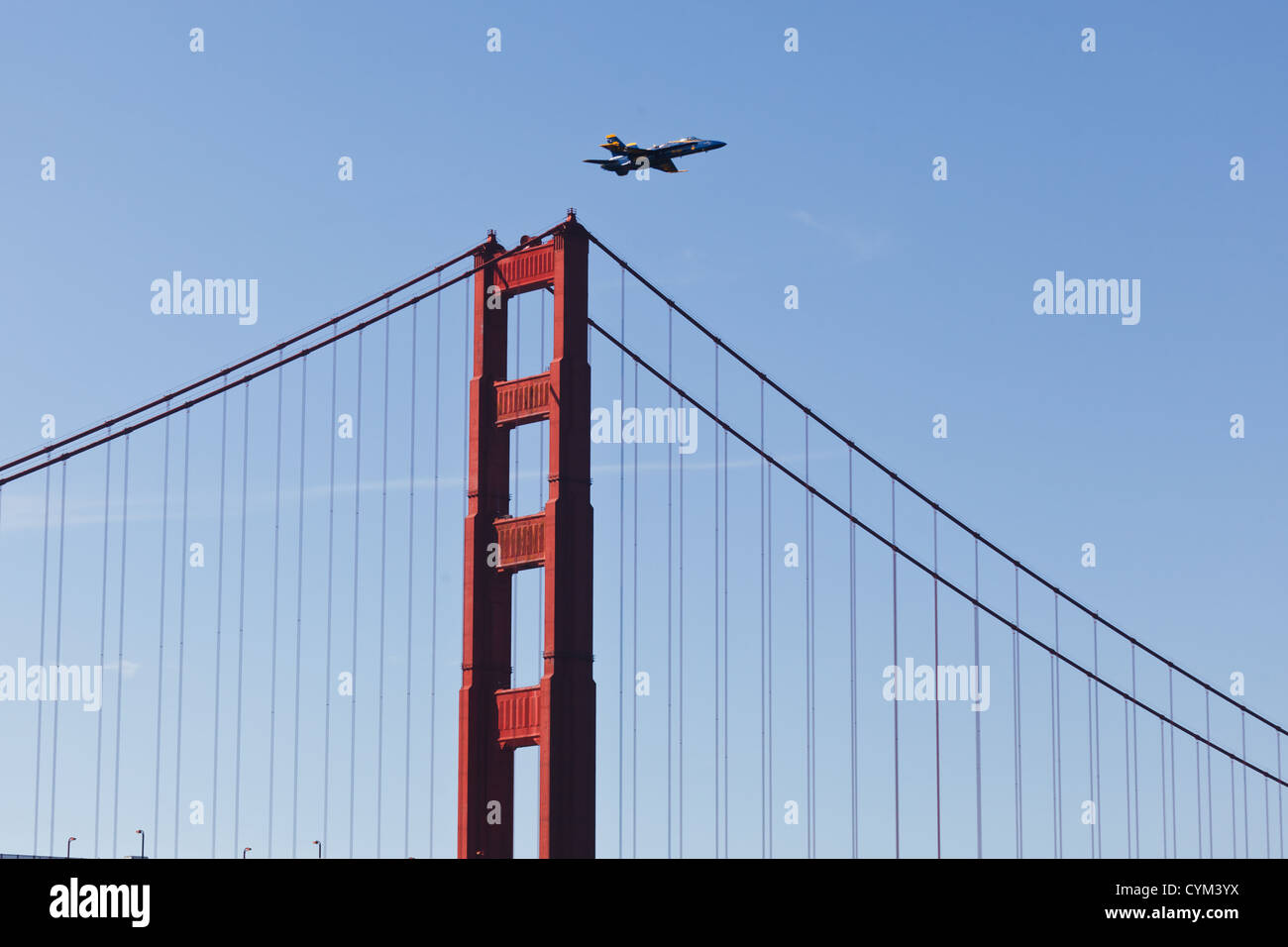 Fighter jet flies low over Golden Gate Bridge during Fleet Week Air ...