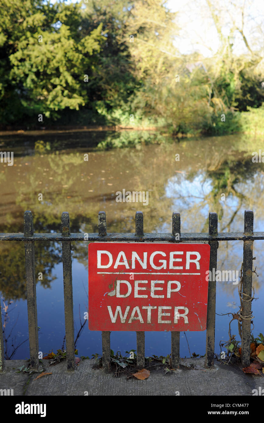 Red deep parkland uk hi-res stock photography and images - Alamy
