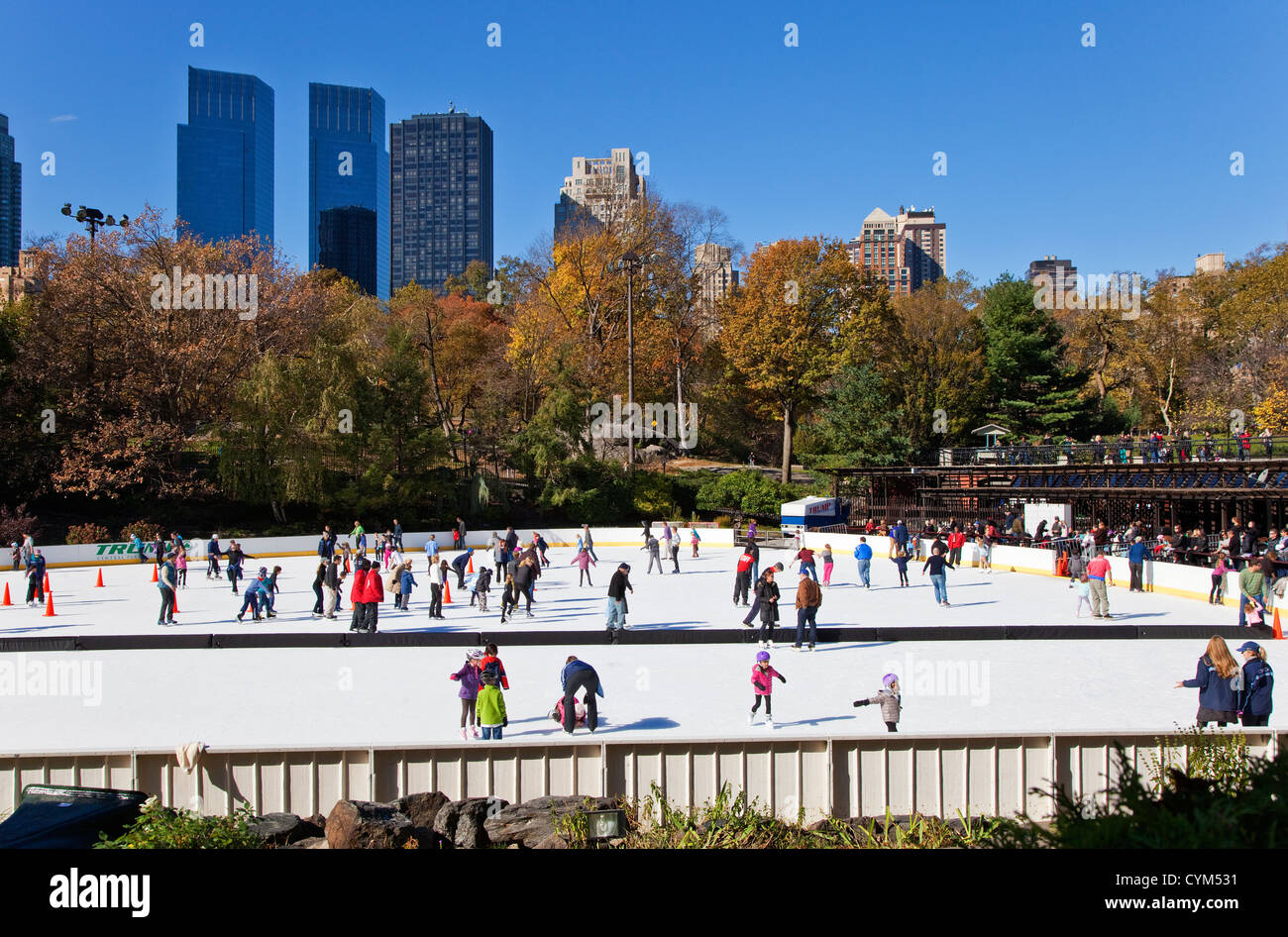 Ice skating ring hi-res stock photography and images - Alamy