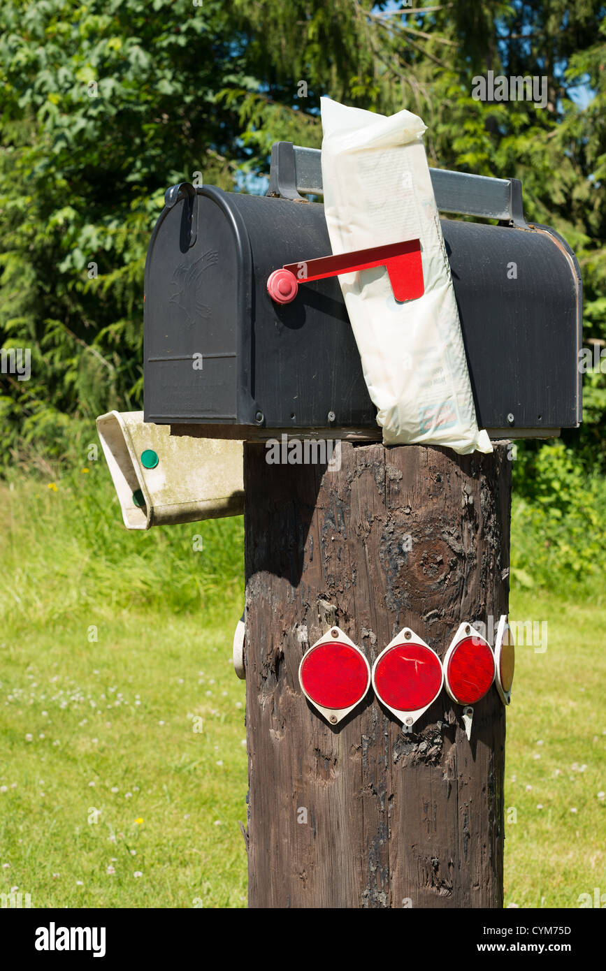 Vintage us mailbox hi-res stock photography and images - Alamy