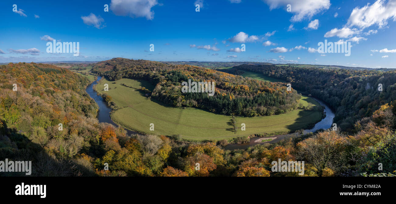 PANORAMIC VIEW OF RIVER WYE FROM SYMONDS YAT ROCK VIEWPOINT SHOWING ...