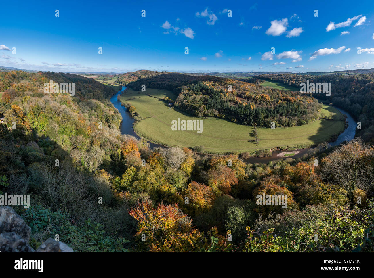 VIEW OF RIVER WYE FROM SYMONDS YAT ROCK VIEWPOINT SHOWING CURVE IN ...