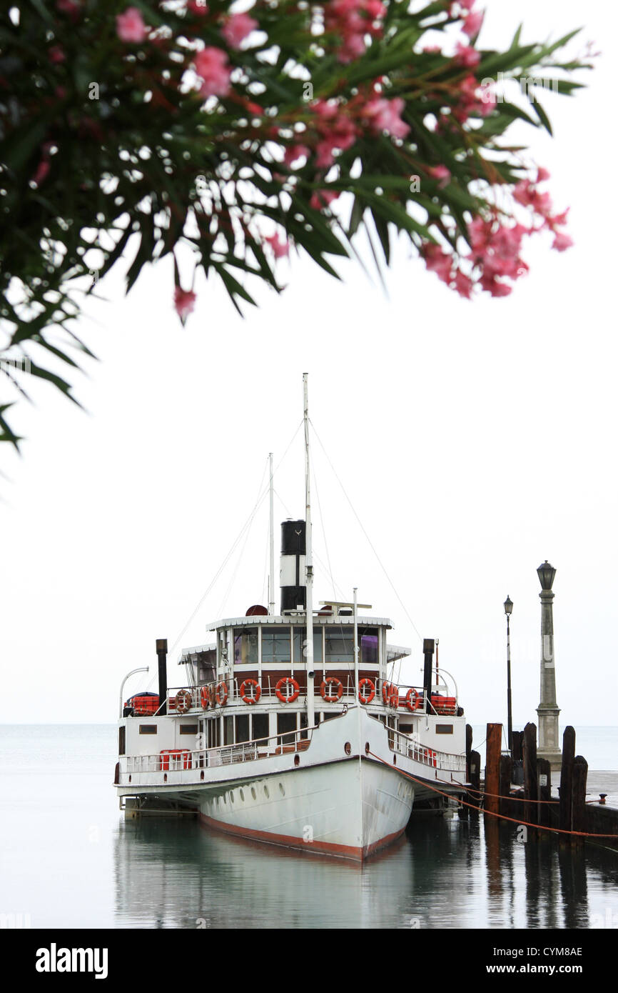 Old Fashioned Riverboat Stock Photos & Old Fashioned Riverboat Stock ...