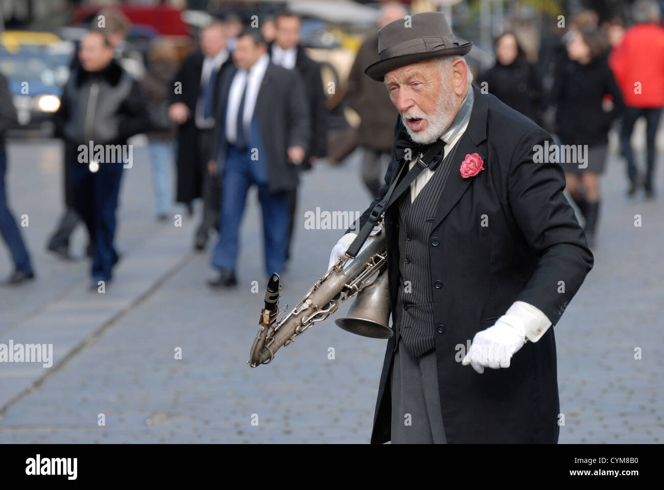 Old man playing saxophone old hi-res stock photography and images - Alamy