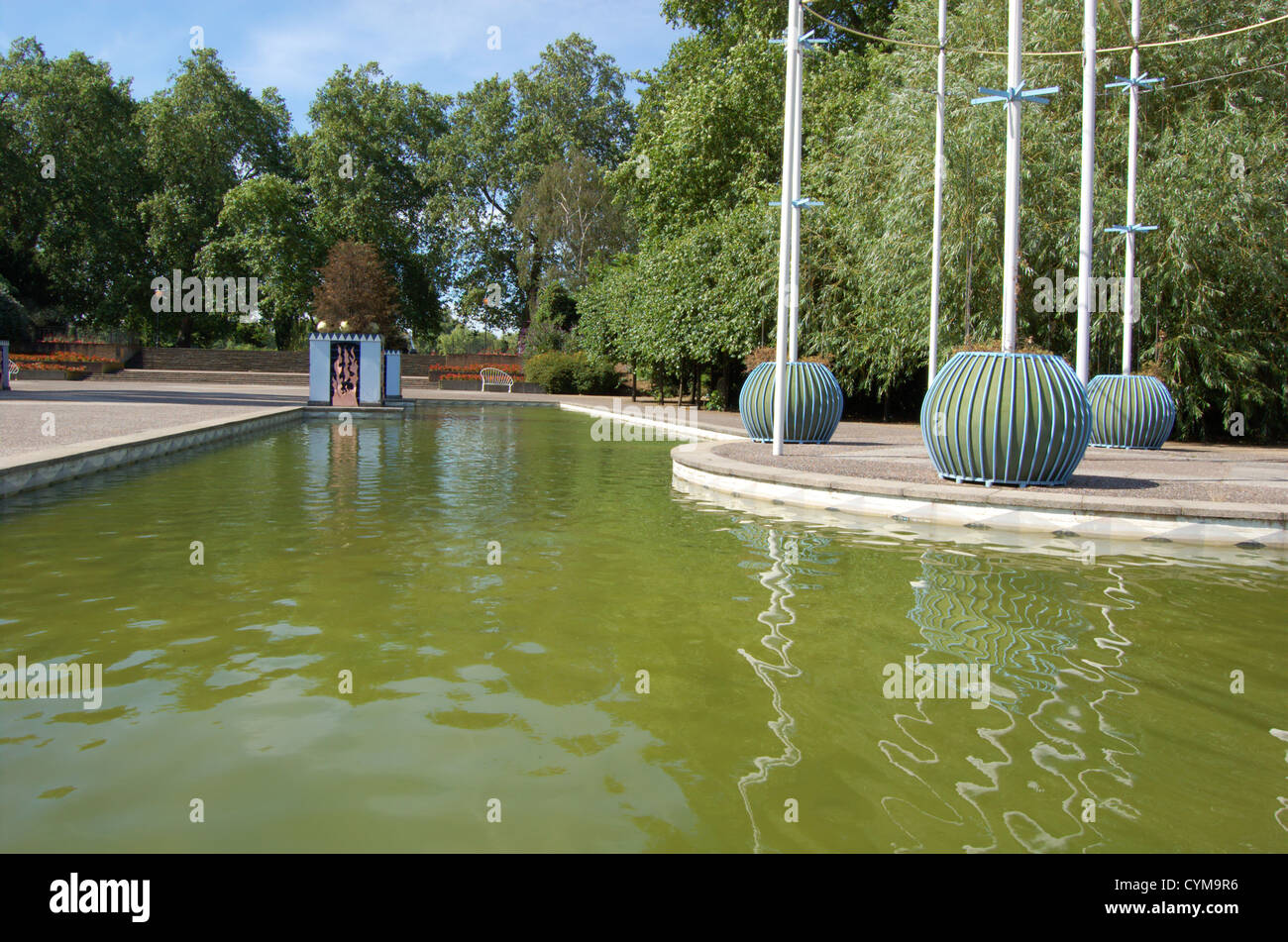 Sky pool battersea hi-res stock photography and images - Alamy