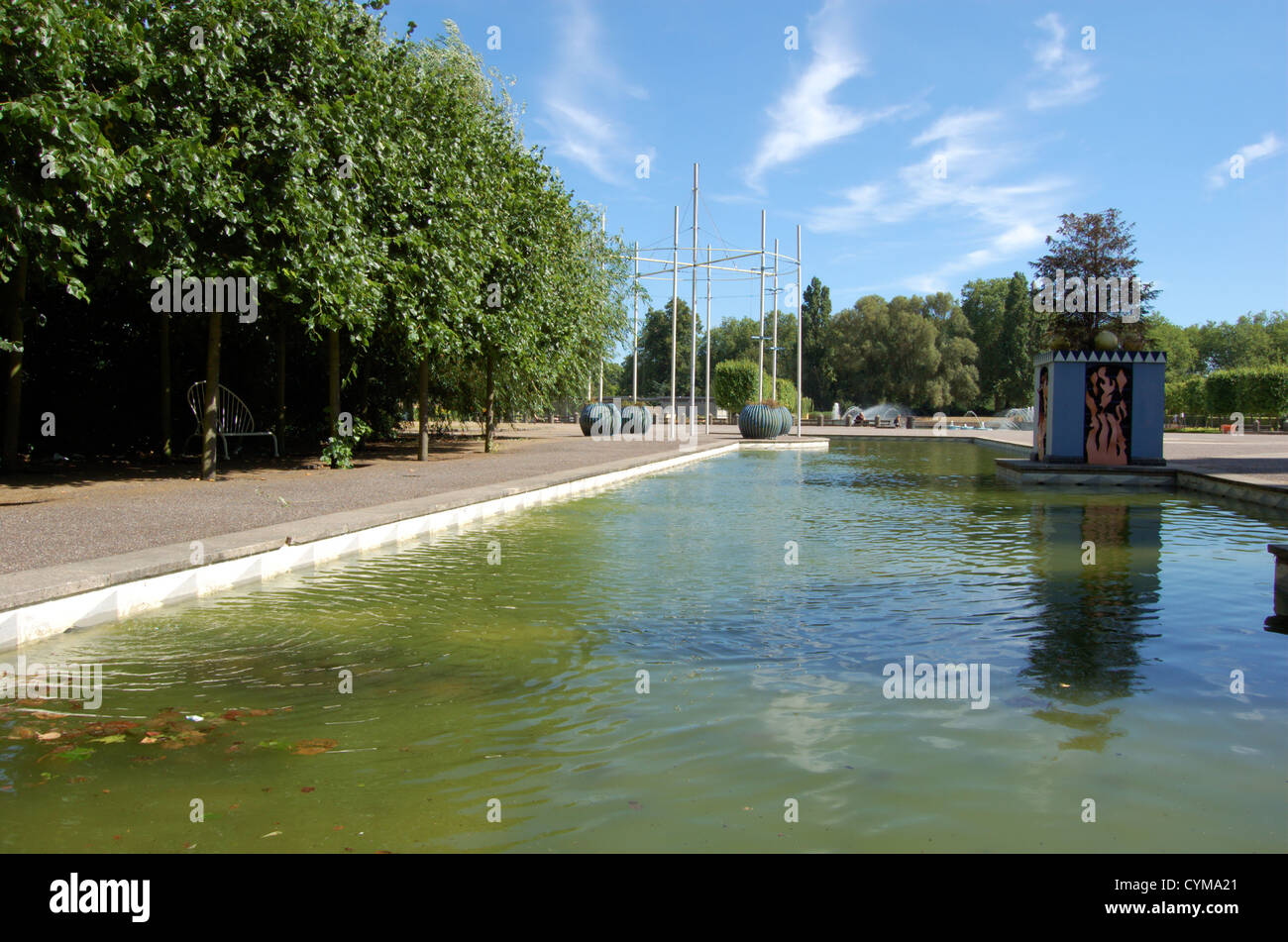 Decorative pool in Battersea Park in London, England Stock Photo - Alamy