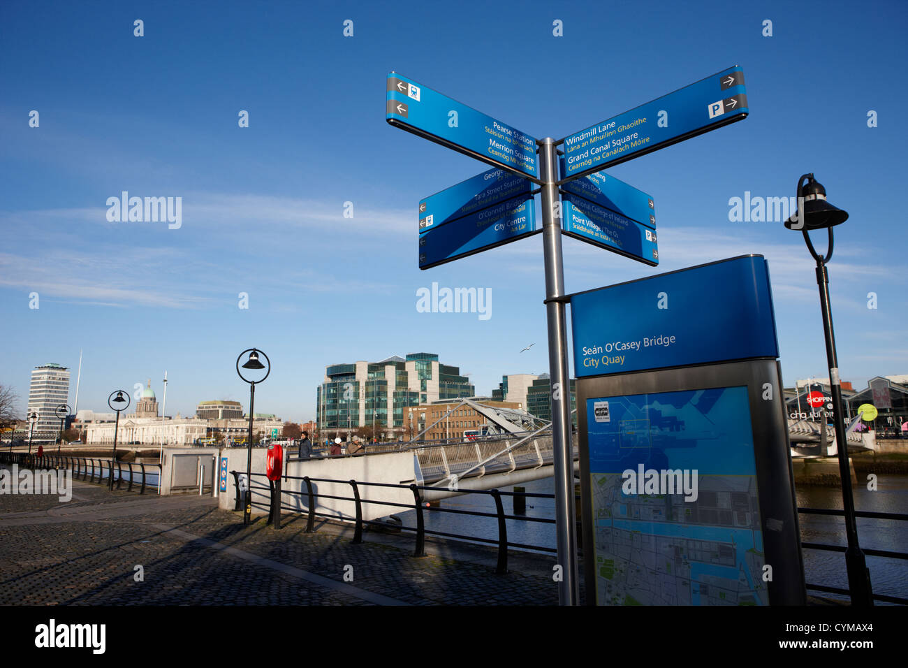 Direction signs ireland hi-res stock photography and images - Alamy