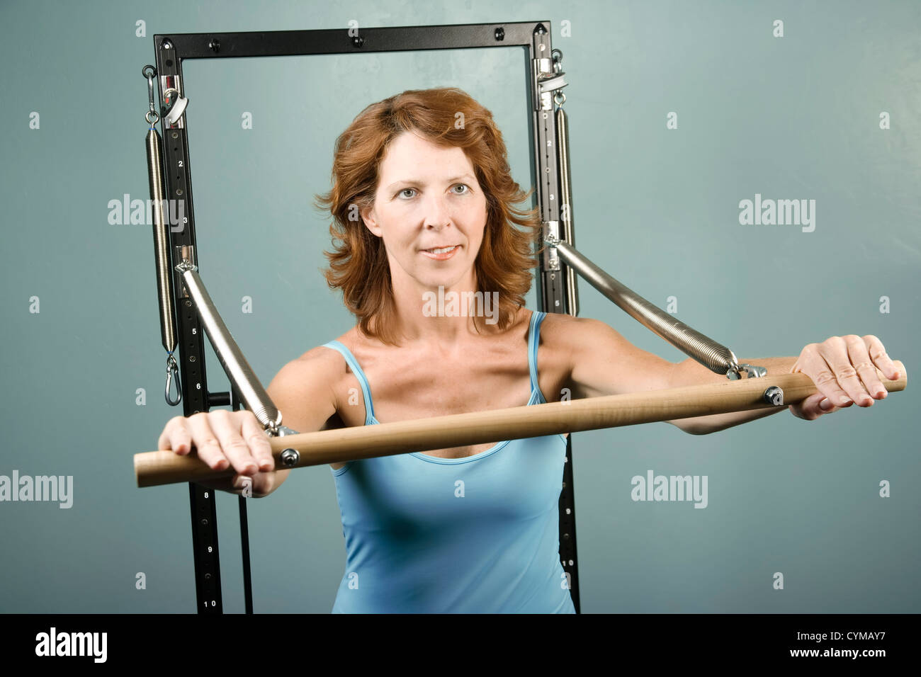 Woman using gym equipment to do a strength workout Stock Photo - Alamy
