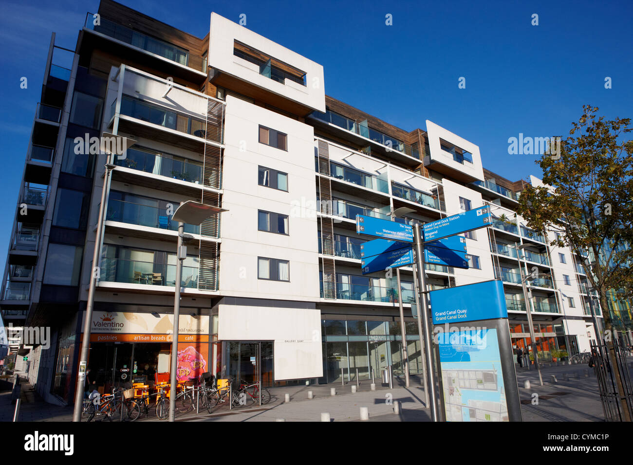 gallery quay grand canal dock dublin republic of ireland Stock Photo ...