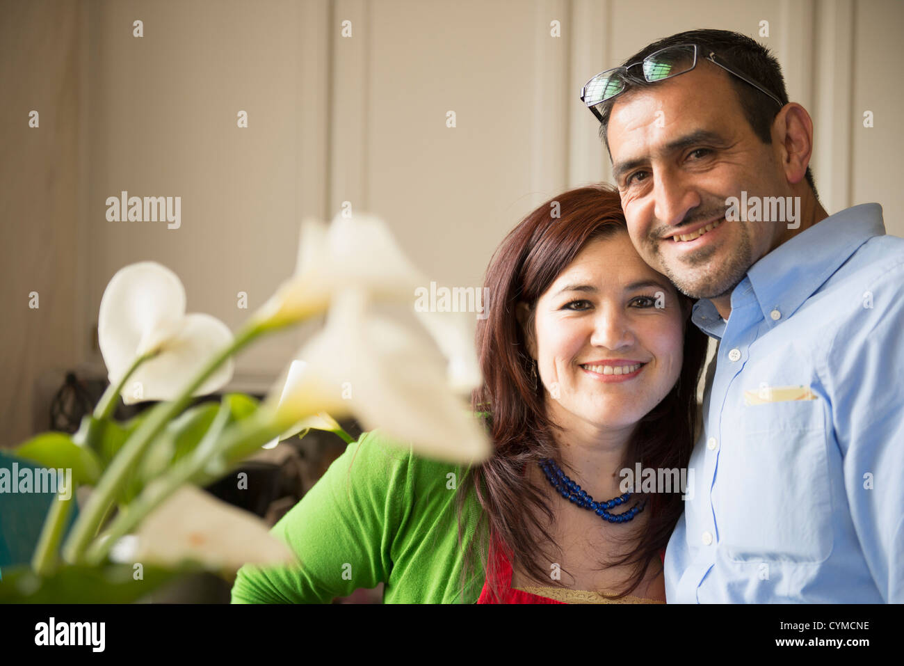 Hispanic couple hugging Stock Photo - Alamy