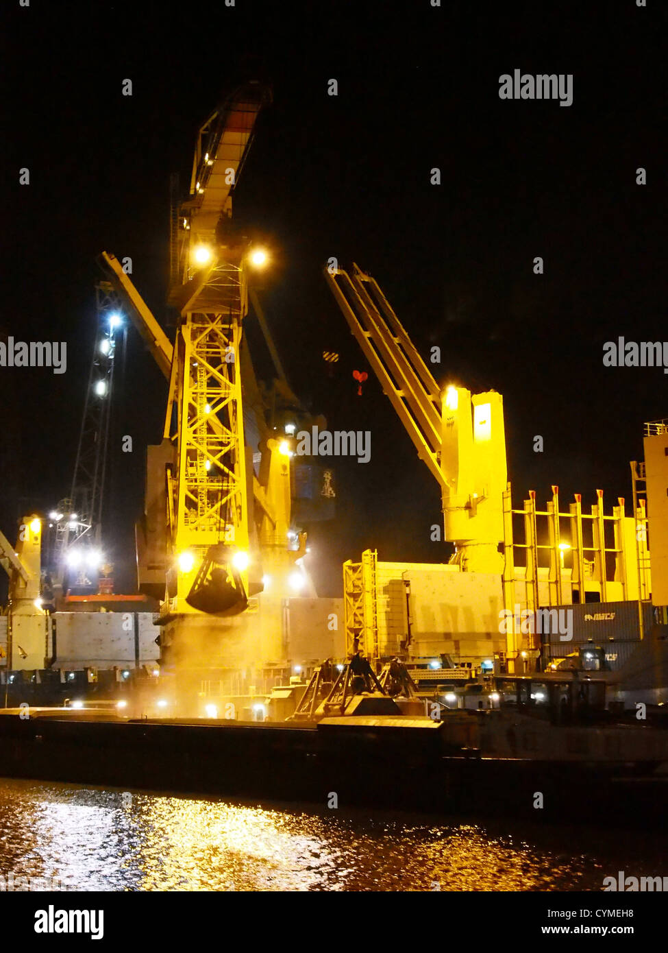 Marcor 2 unloading Fernando by night in Rotterdam Stock Photo - Alamy