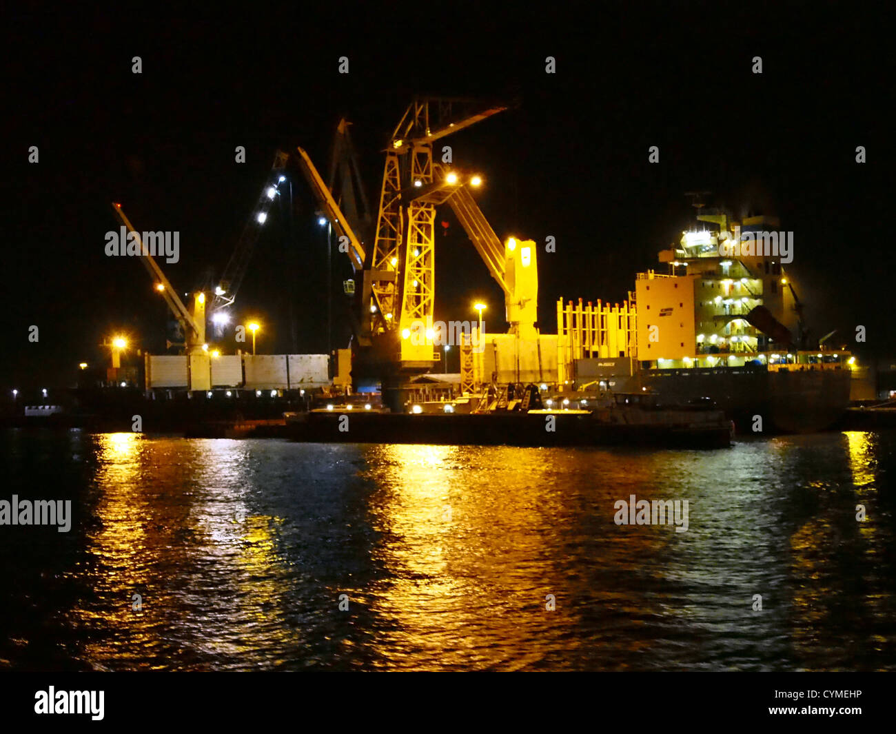 Marcor 2 unloading Fernando by night in Rotterdam Stock Photo - Alamy