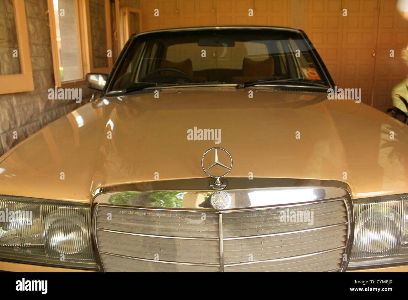 Front view of Classic Car Mercedes Benz 280SE Stock Photo - Alamy