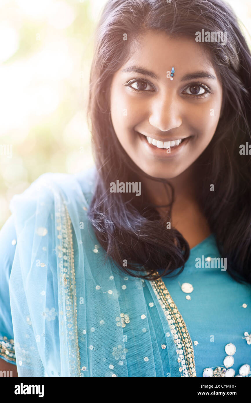 Traditional indian women clothing hi-res stock photography and images - Alamy