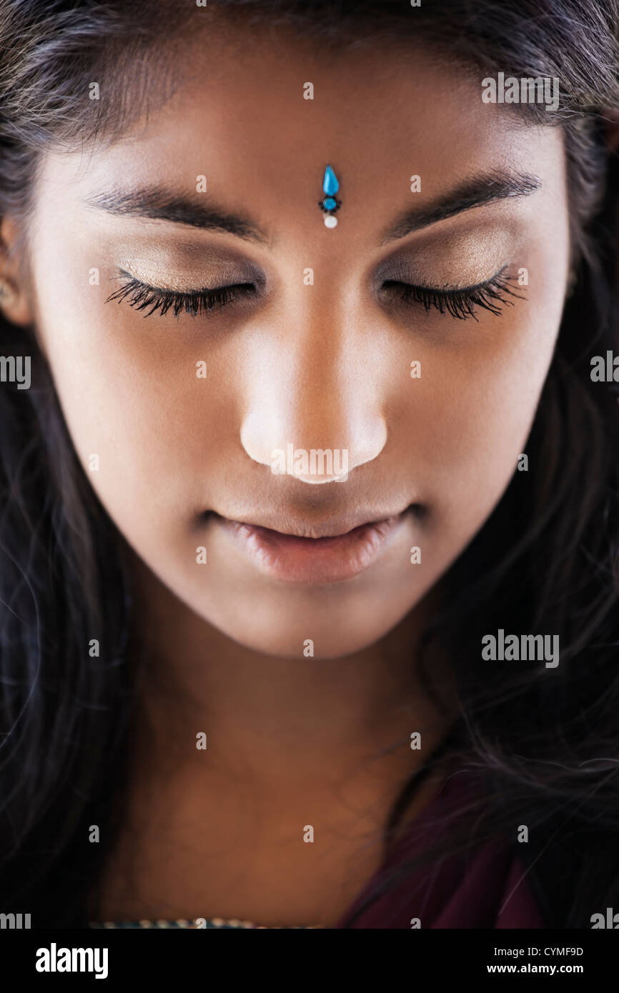 Indian woman with jewel on forehead Stock Photo - Alamy