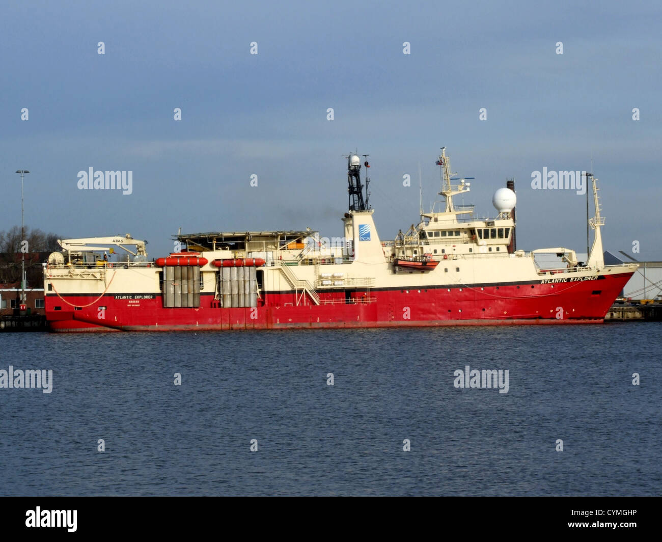 Explorer ships hi-res stock photography and images - Alamy