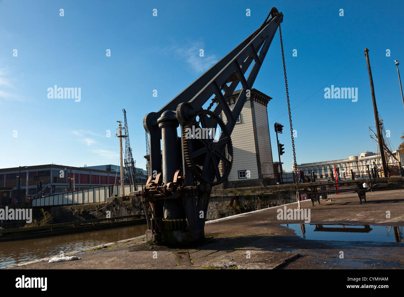 Rusty heavy duty chain fitted in small old dock side crane, used to ... Rusty heavy duty chain fitted in small old dock side crane, used to ...