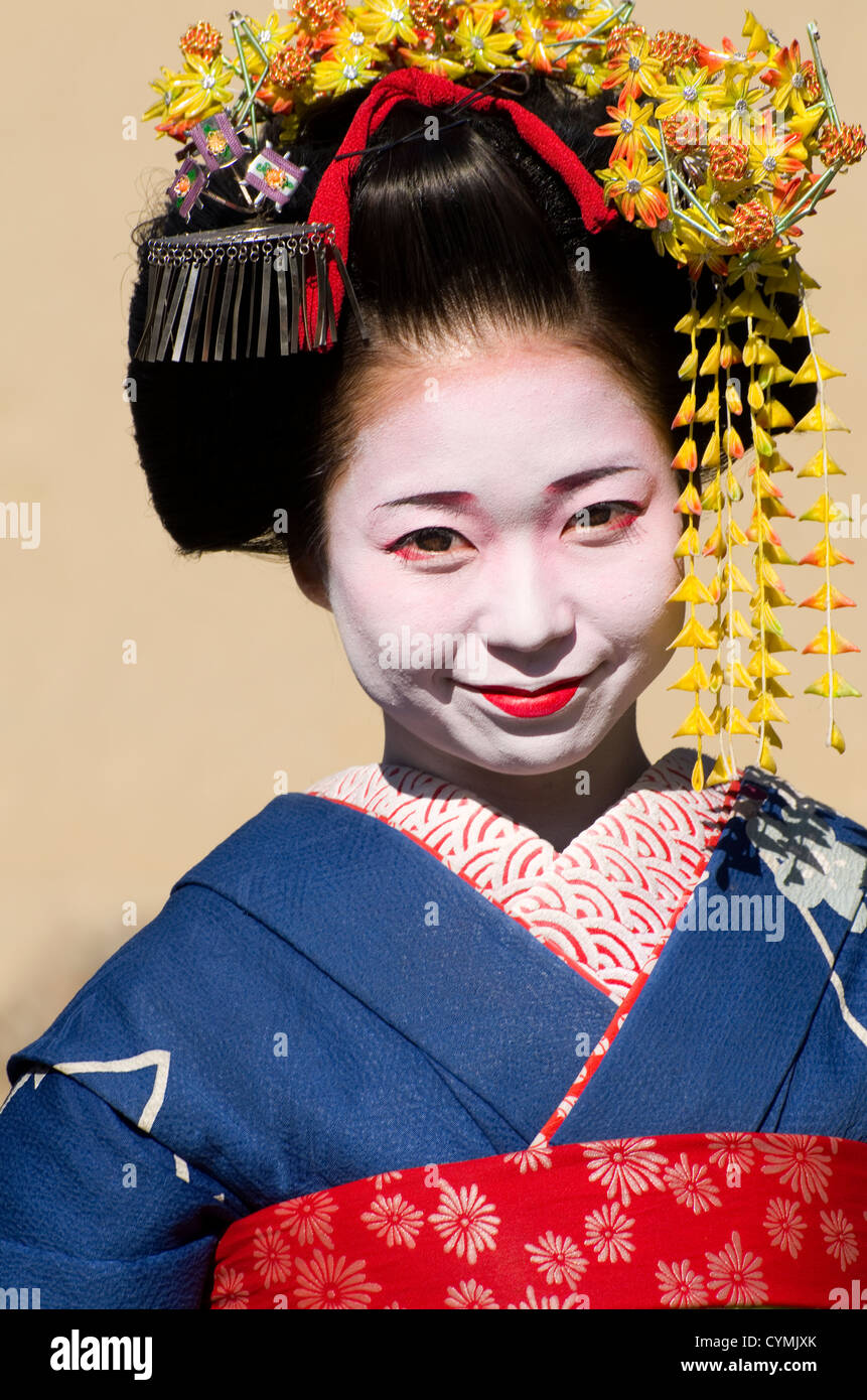 Geisha girl head and shoulders portrait, Kyoto Stock Photo - Alamy Geisha girl head and shoulders portrait, Kyoto Stock Photo - Alamy