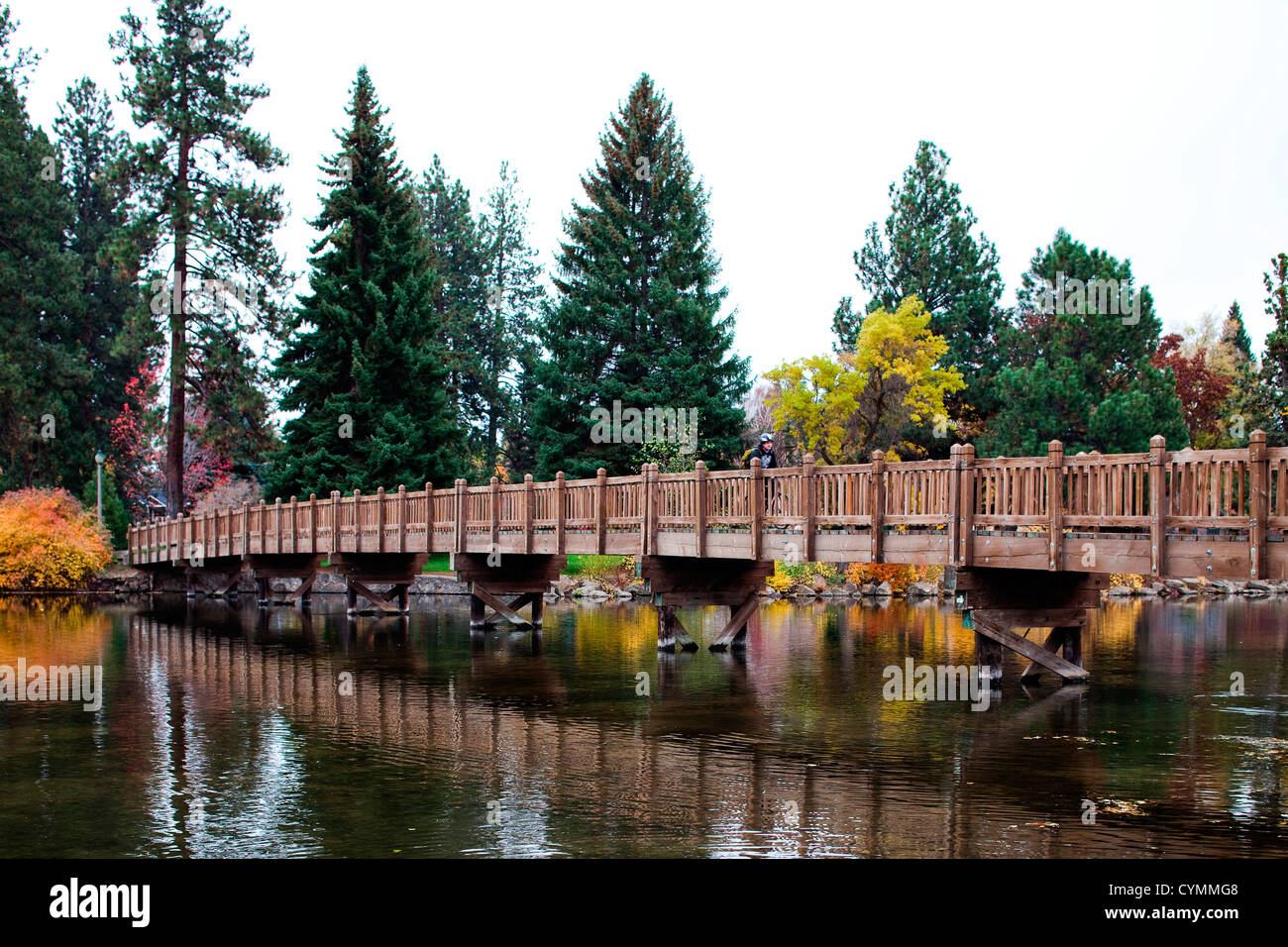 A bridge over a small lake in Bend, Oregon Stock Photo - Alamy