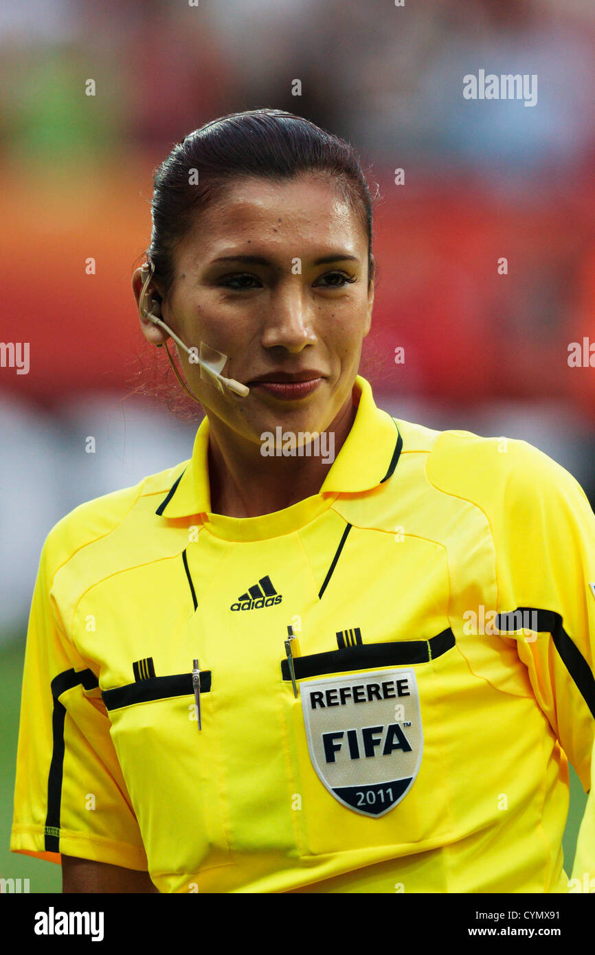 Female football referee hi-res stock photography and images - Alamy
