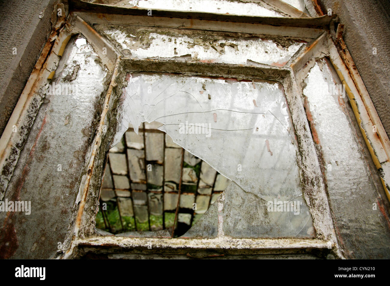 broken window of a winter quarters Stock Photo - Alamy