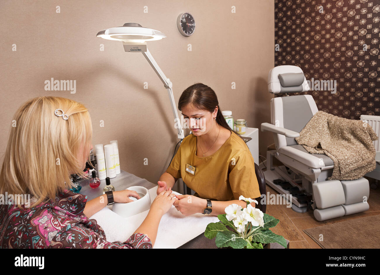 [two people] procedure manicure salon cabinet spa Stock Photo - Alamy