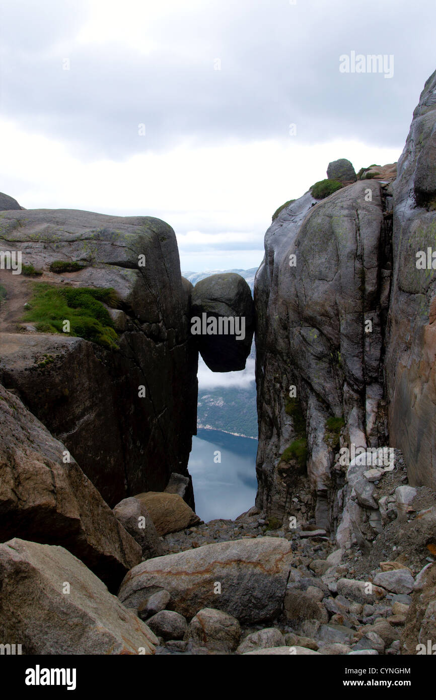 Crushed stone rocks hi-res stock photography and images - Alamy