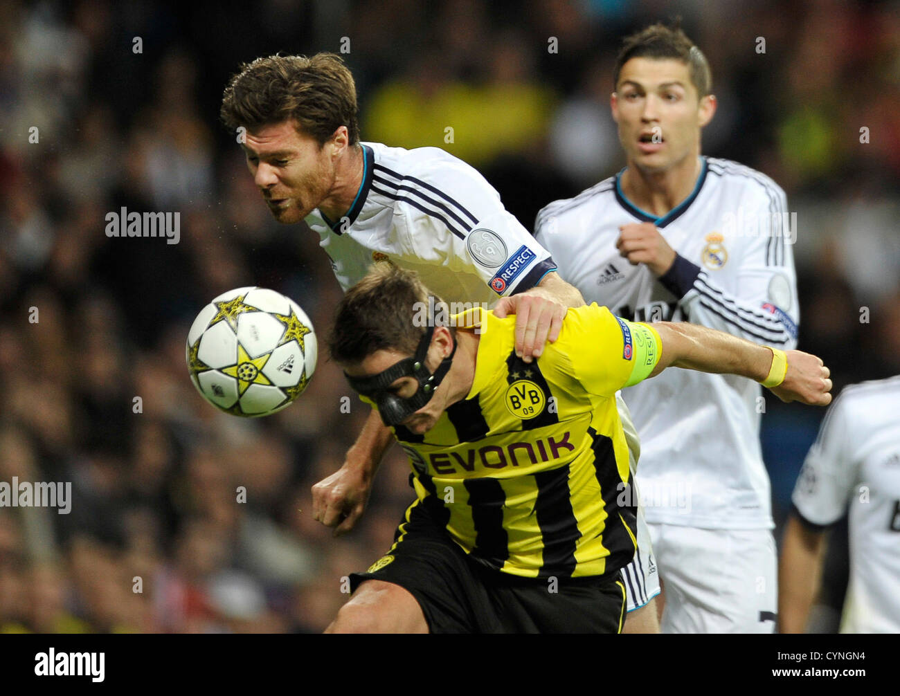 Santiago bernabeu xabi alonso hi-res stock photography and images - Alamy