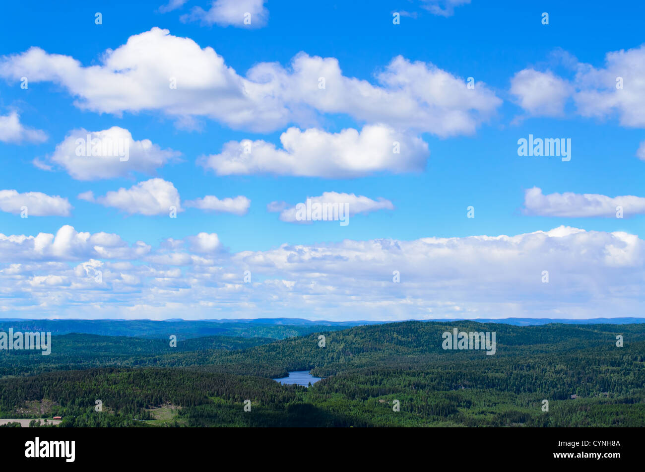 Lake between hills hi-res stock photography and images - Alamy