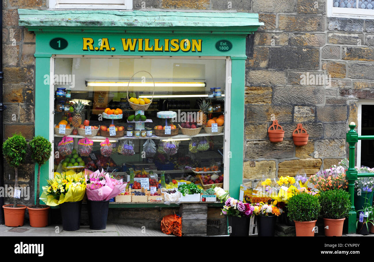 Small local shop hi-res stock photography and images - Alamy