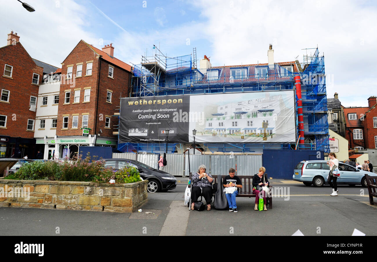 People eating out in Whitby Stock Photo - Alamy