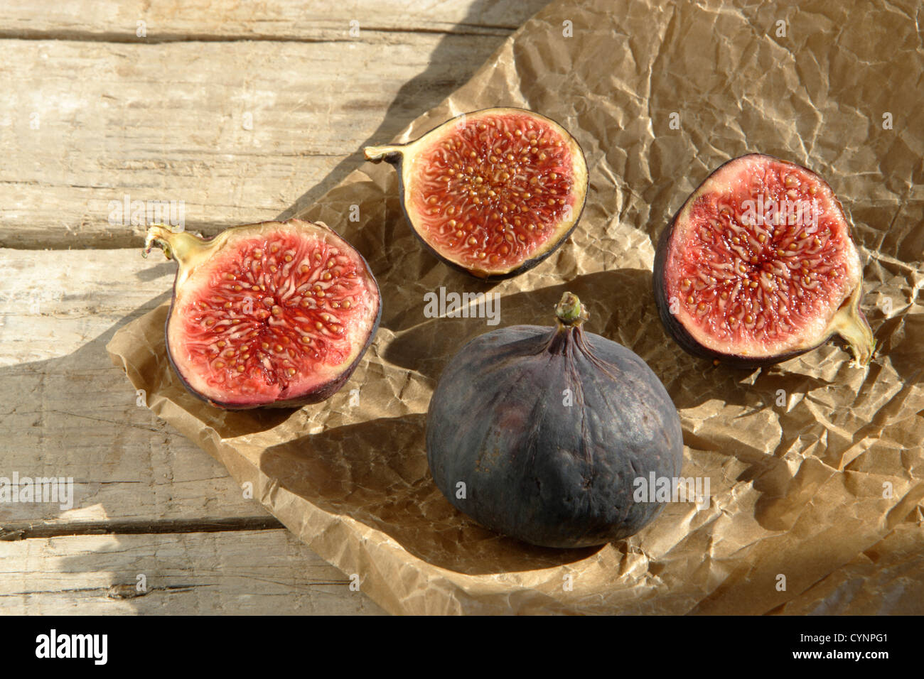 Blue Figs (Ficus carica Stock Photo - Alamy