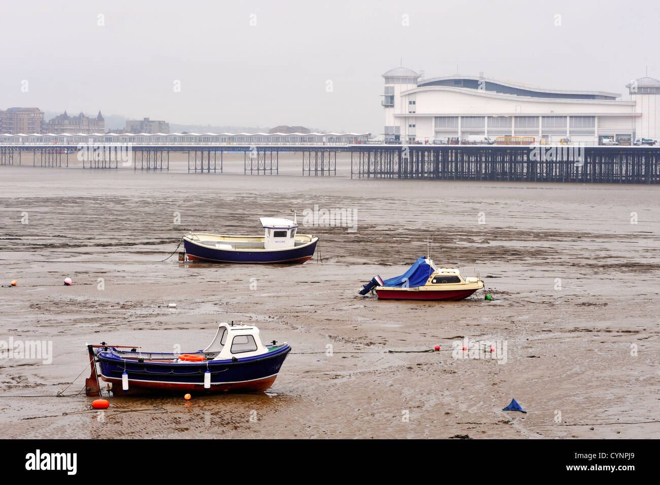 Stranded boats during low tide at Weston Super Mare Stock Photo - Alamy
