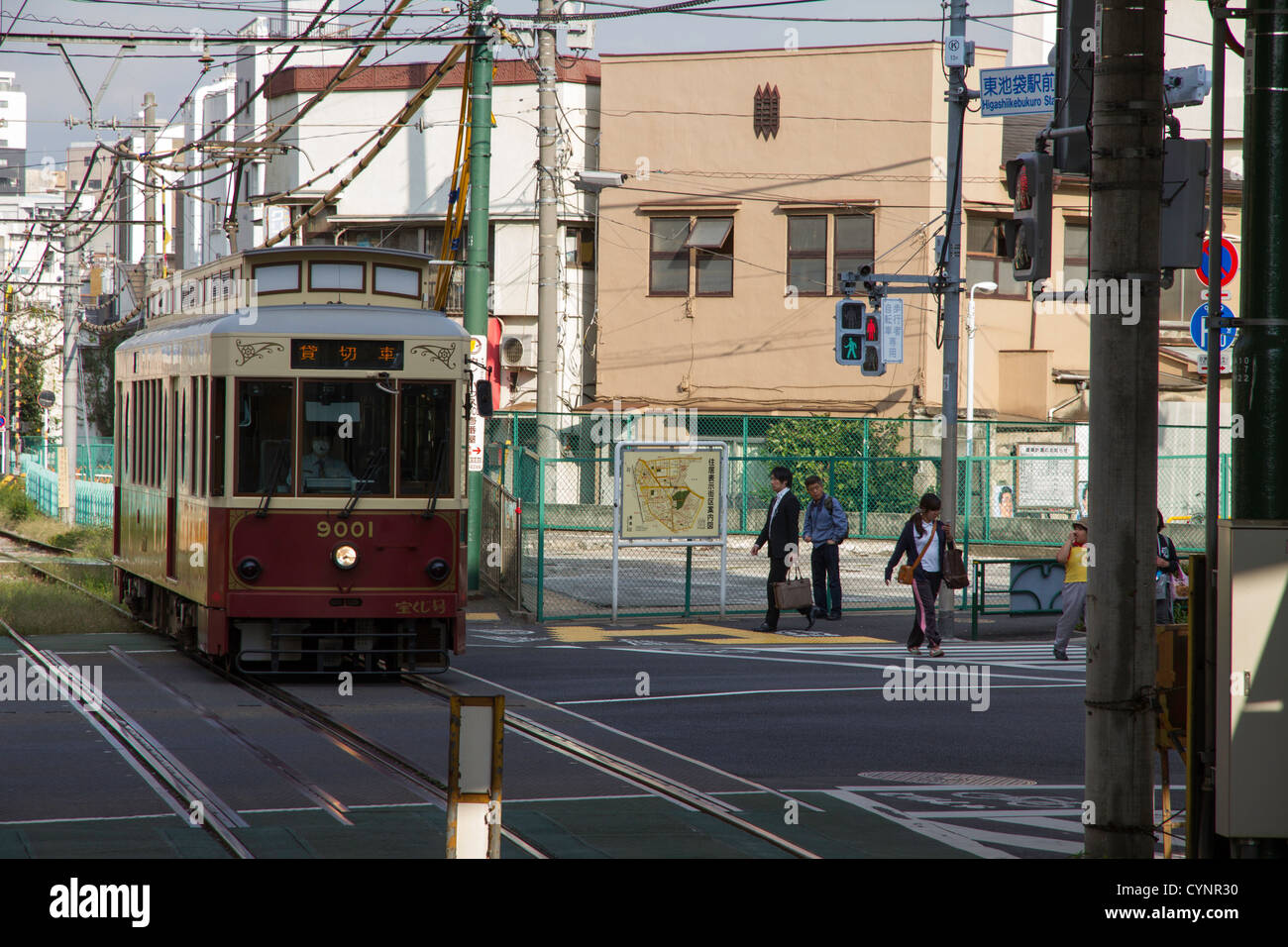 Toden Arakawa line tram in Higashi-Ikebukuro, Tokyo Stock Photo - Alamy