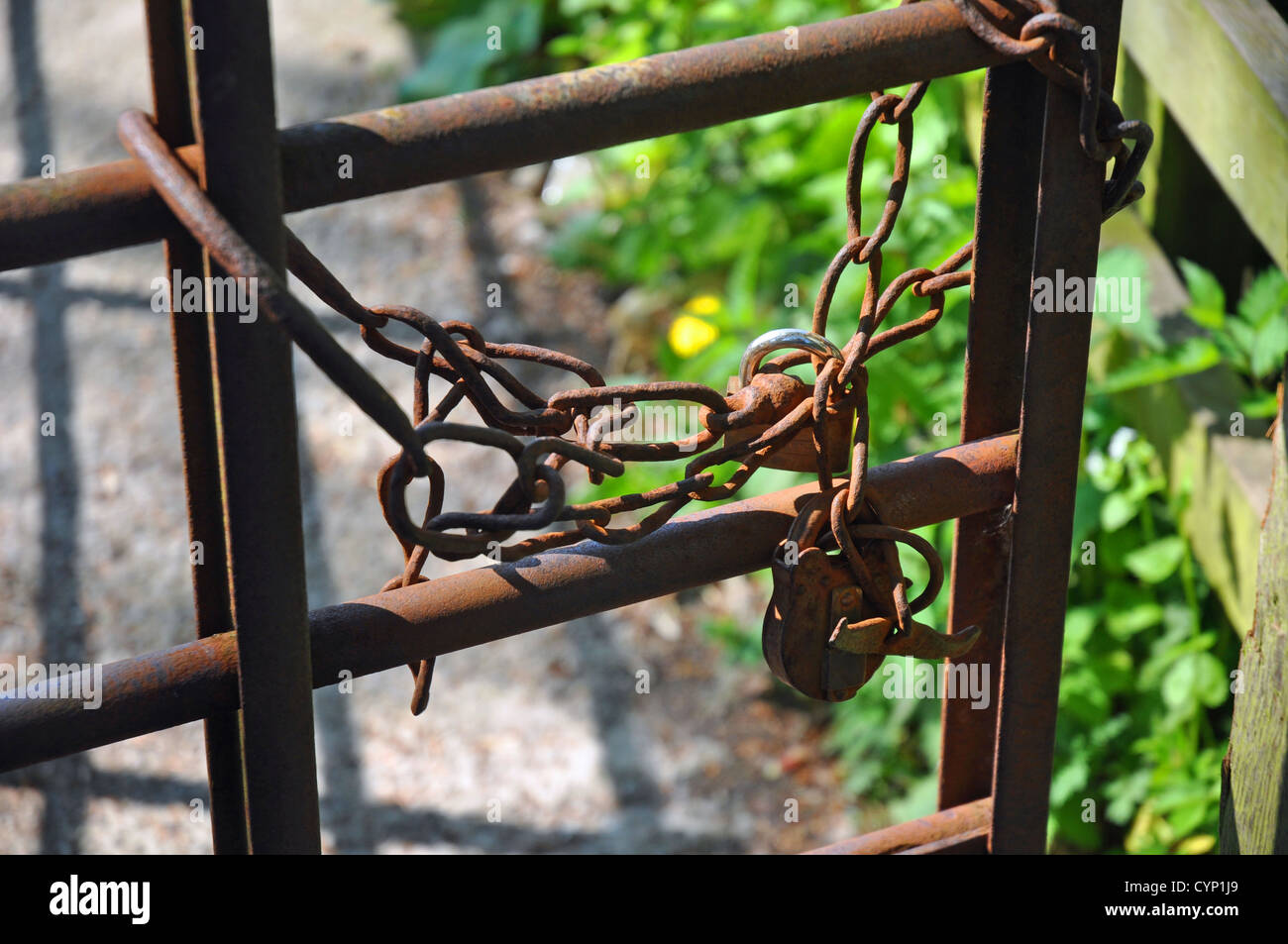 Security chain lock hi-res stock photography and images - Alamy