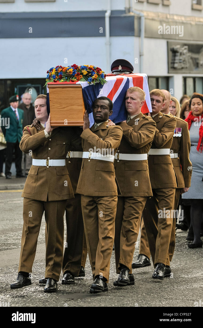 Pallbearers soldiers military hi-res stock photography and images - Alamy